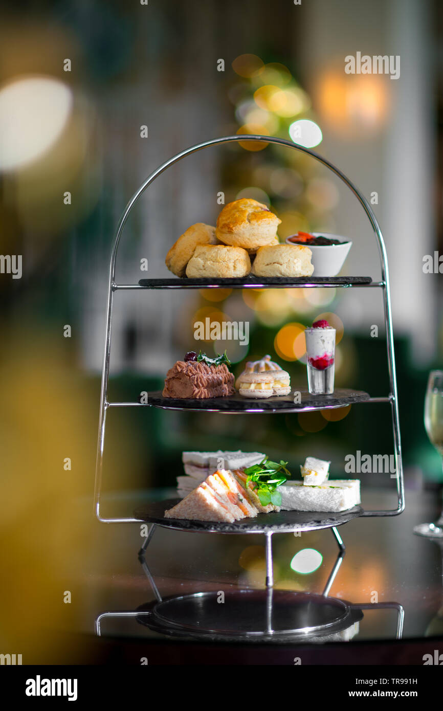 A traditional Devon and Cornish cream tea Stock Photo - Alamy