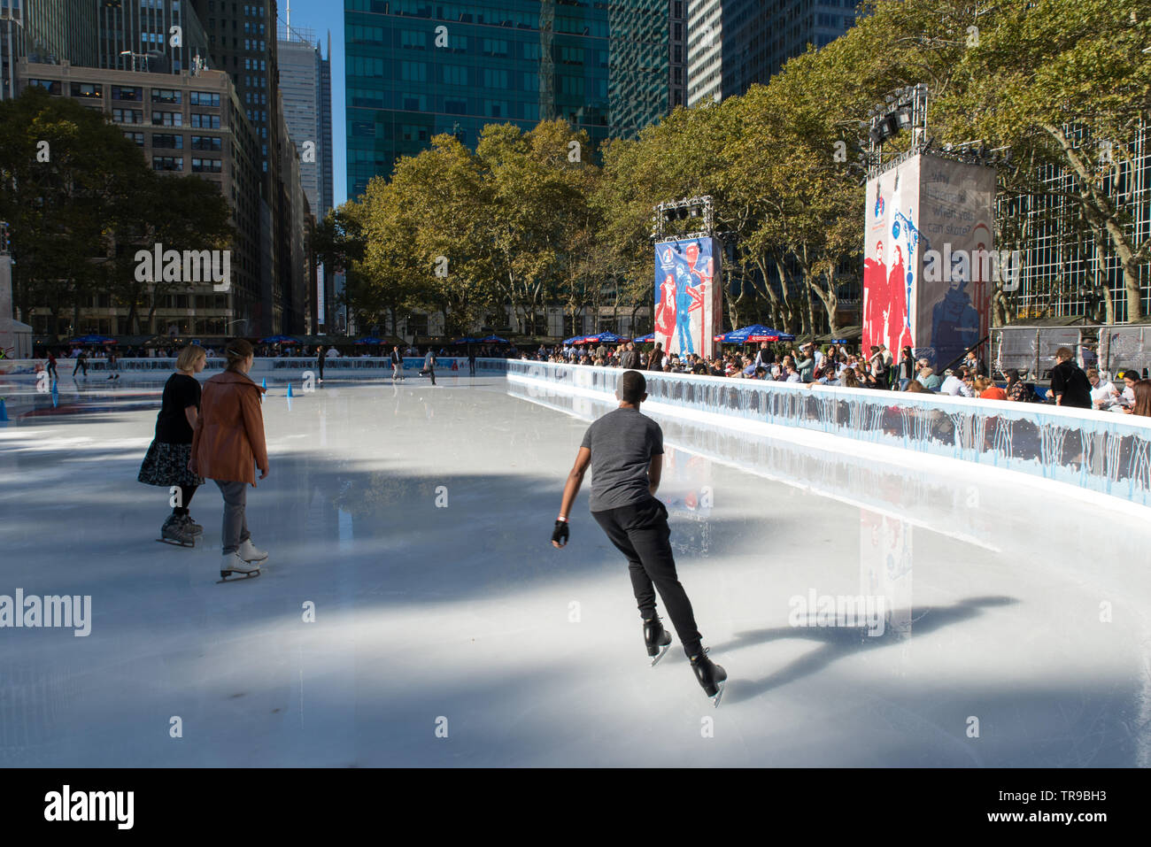 Patinoire hi-res stock photography and images - Alamy