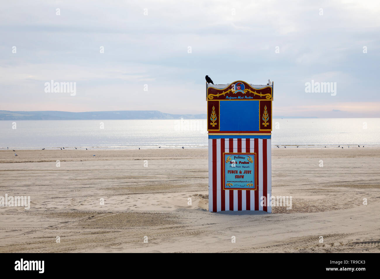 Punch judy show booth puppet hi-res stock photography and images - Alamy
