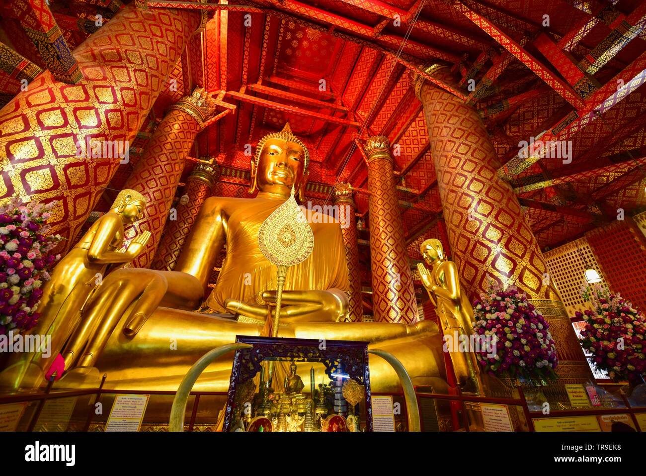 Giant Golden Buddha at Wat Phanan Choeng in Ayutthaya Province Stock ...