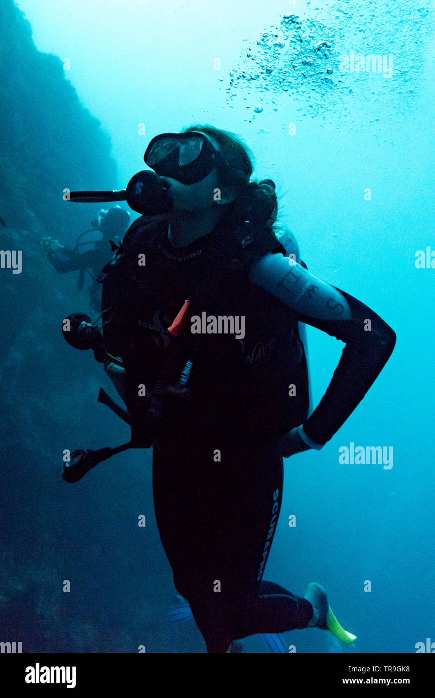 Scuba divers underwater, The Great Blue Hole, Belize Barrier Reef ...