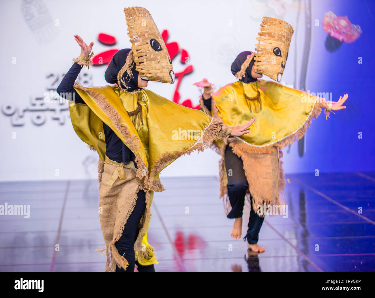 Indonesian dancers from Sma Nasima Semaran dance groupe perform at the ...