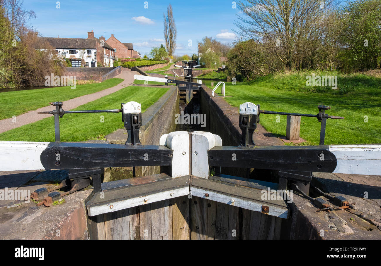 Graffiti on canal locks hi-res stock photography and images - Alamy