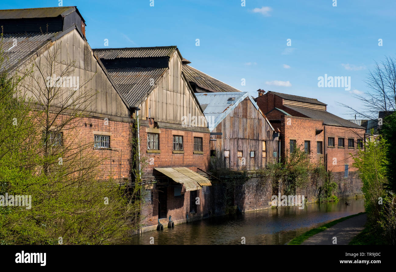 Old factories and warehouses alongside Stourbridge Canal, Stourbridge ...