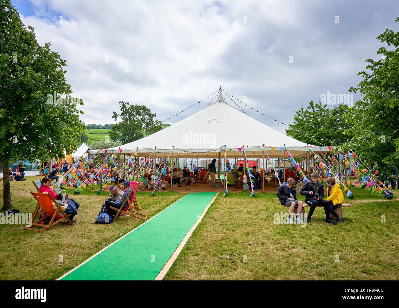 Hay festival hi-res stock photography and images - Alamy