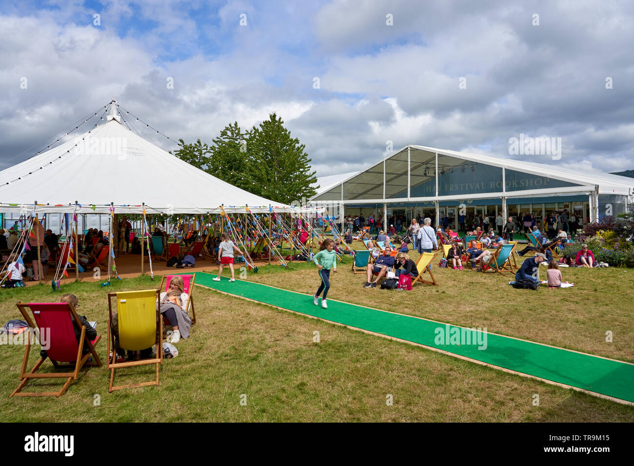 Hay festival hi-res stock photography and images - Alamy