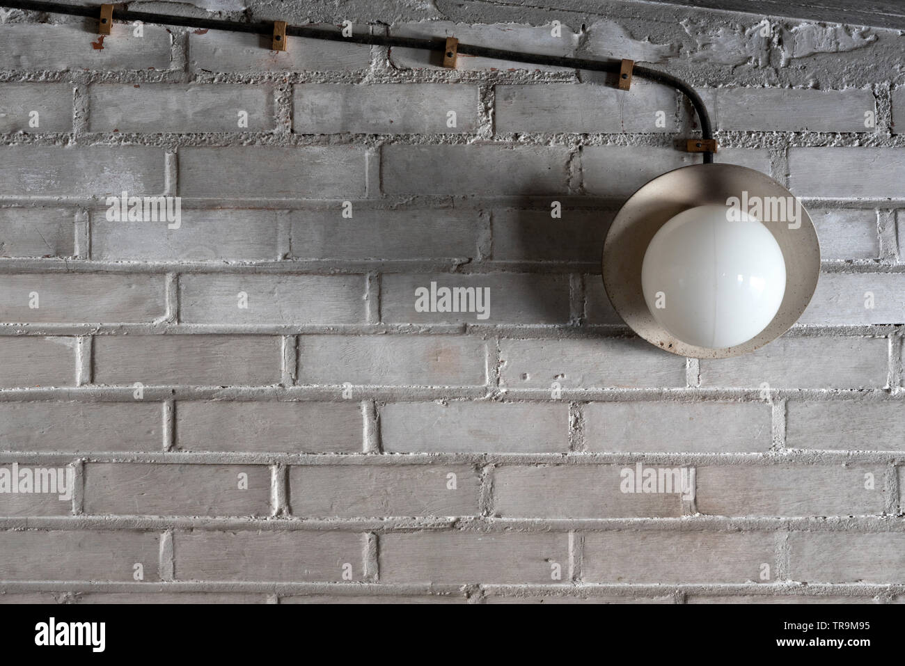 Old brick garage hi-res stock photography and images - Alamy