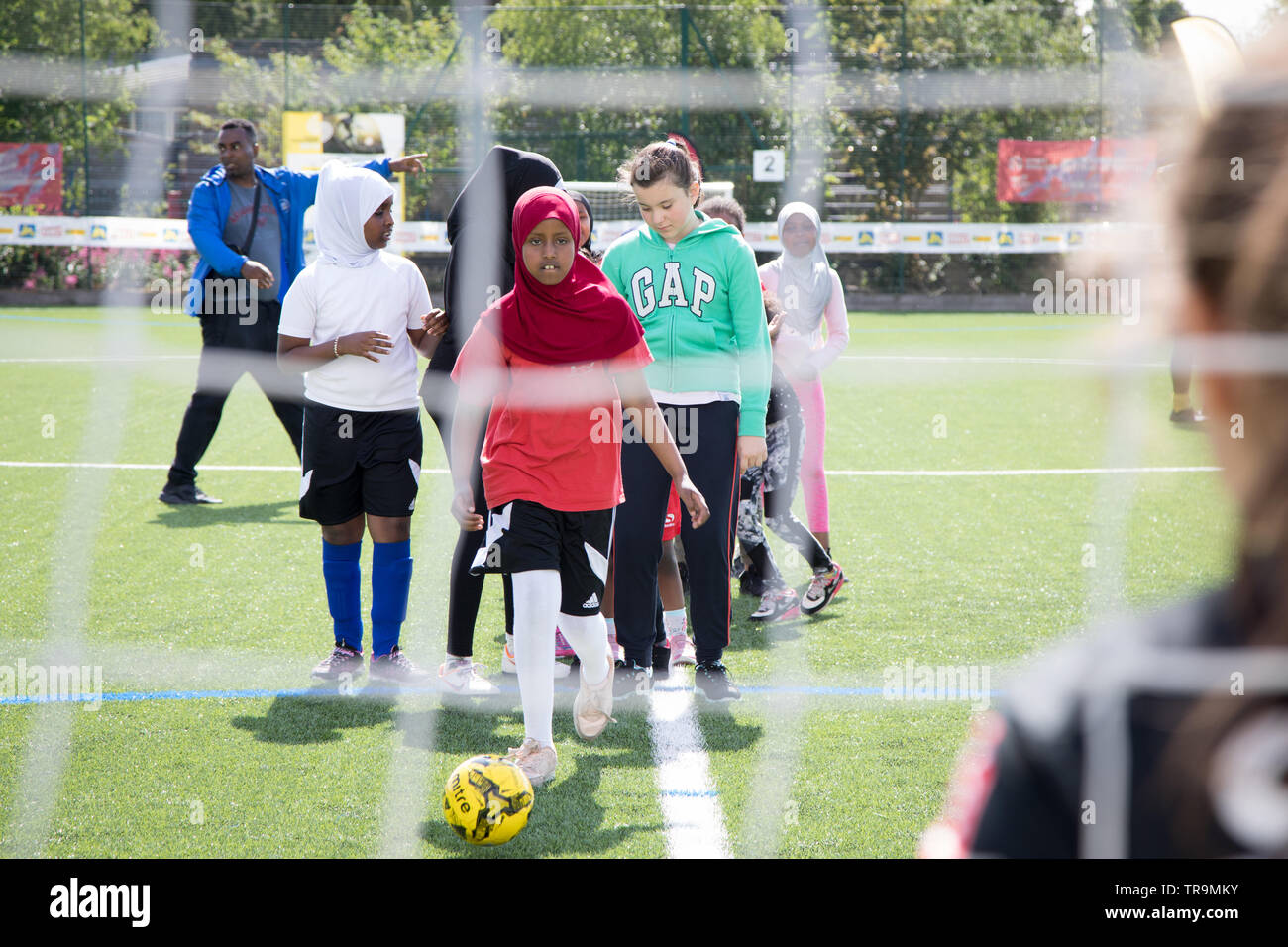 Muslim girls hijab hi-res stock photography and images - Alamy