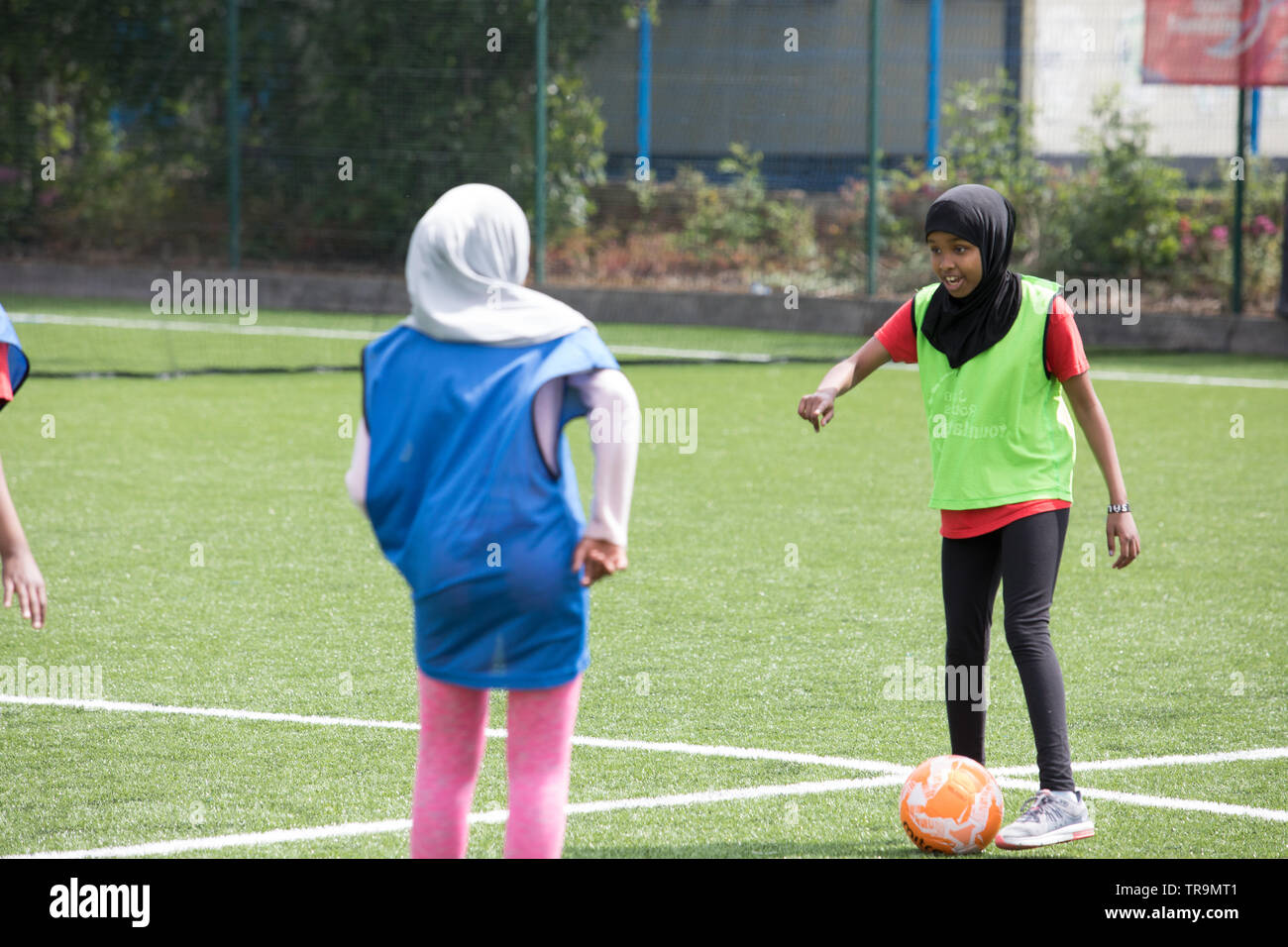 Hijabs hi-res stock photography and images - Alamy