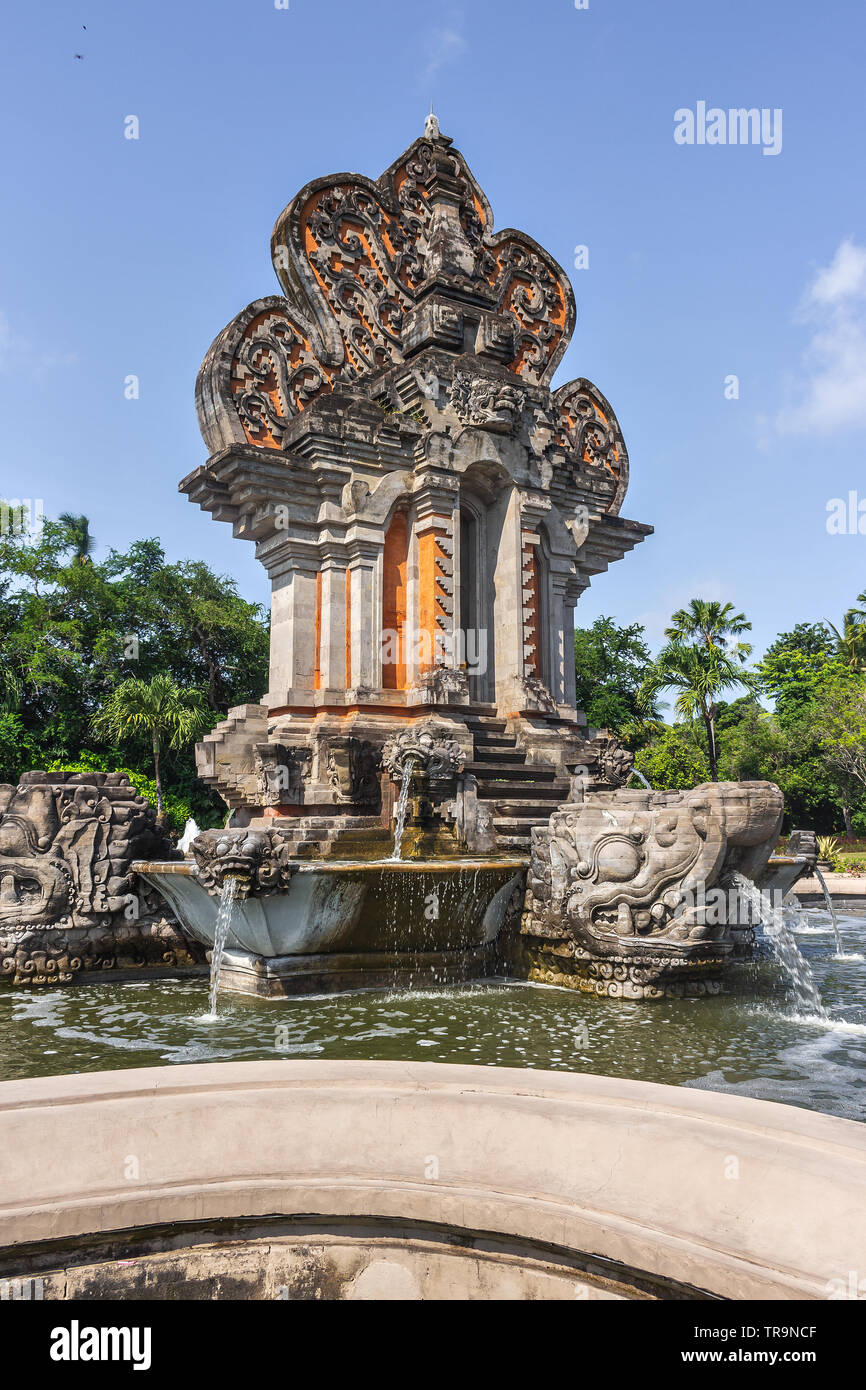 Fountain At A Roundabout High Resolution Stock Photography and Images ...
