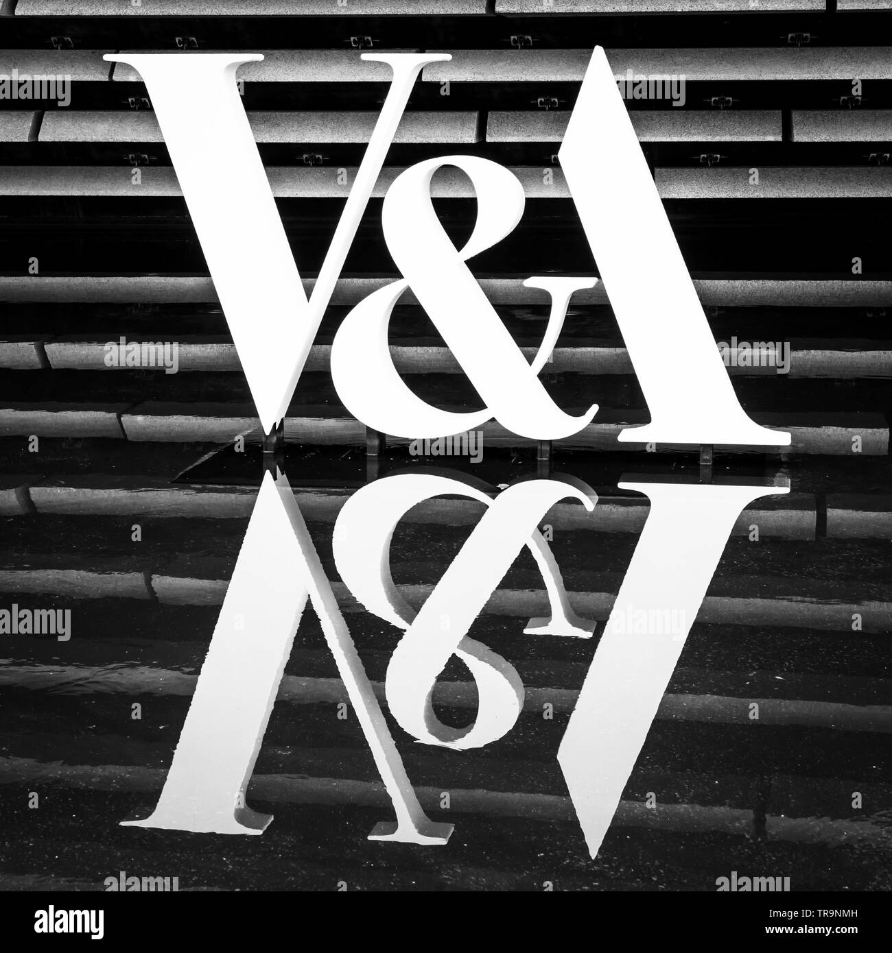 V&A Design Museum Dundee Scotland Stock Photo - Alamy