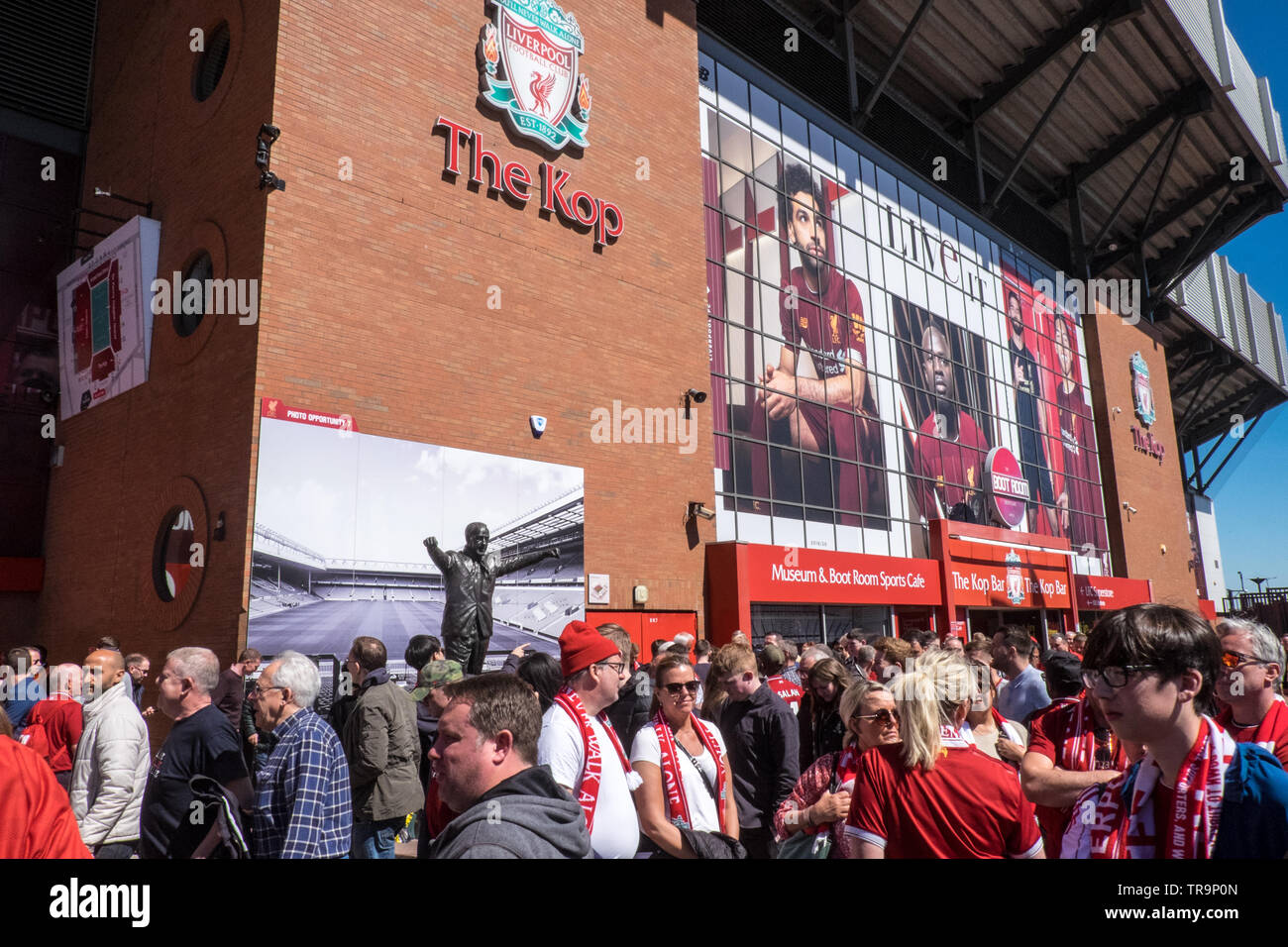 Liverpool fan anfield hi-res stock photography and images - Alamy
