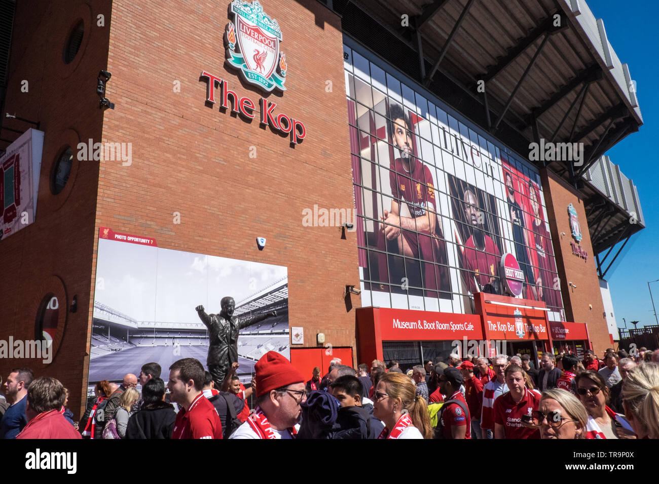 Liverpool supporters anfield the kop hi-res stock photography and ...