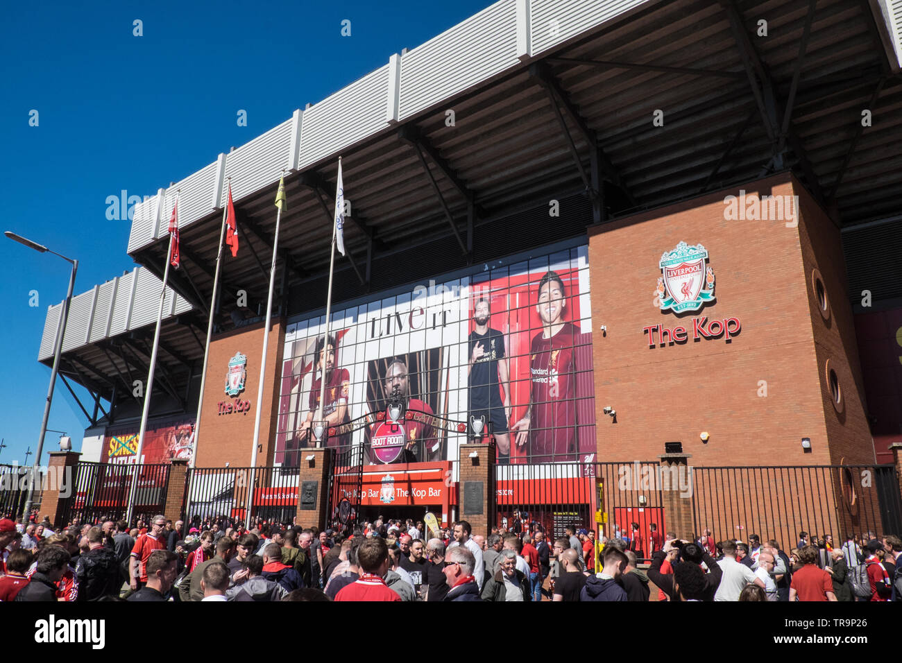 Liverpool fan anfield hi-res stock photography and images - Alamy