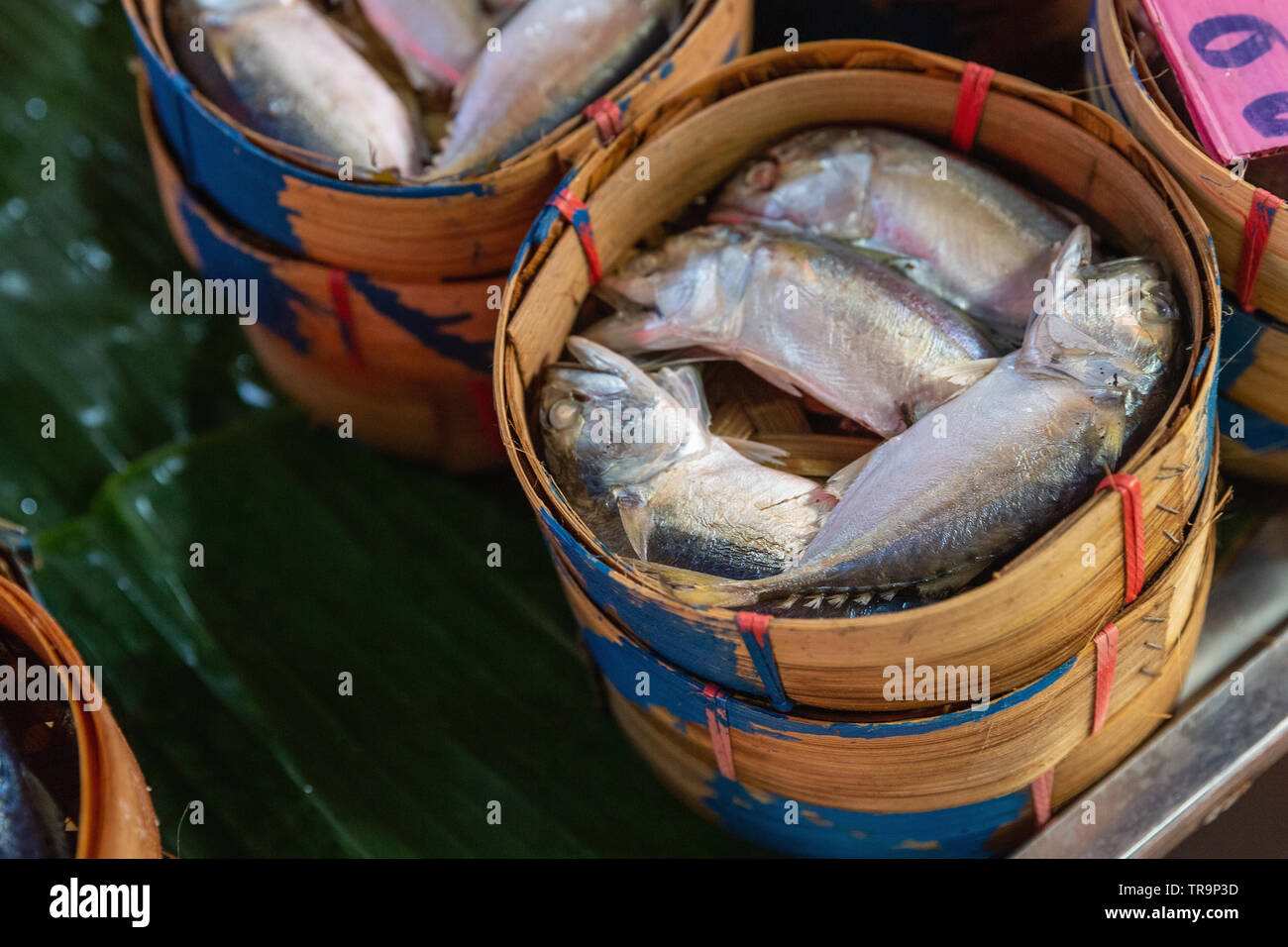 Seafood basket hi-res stock photography and images - Alamy