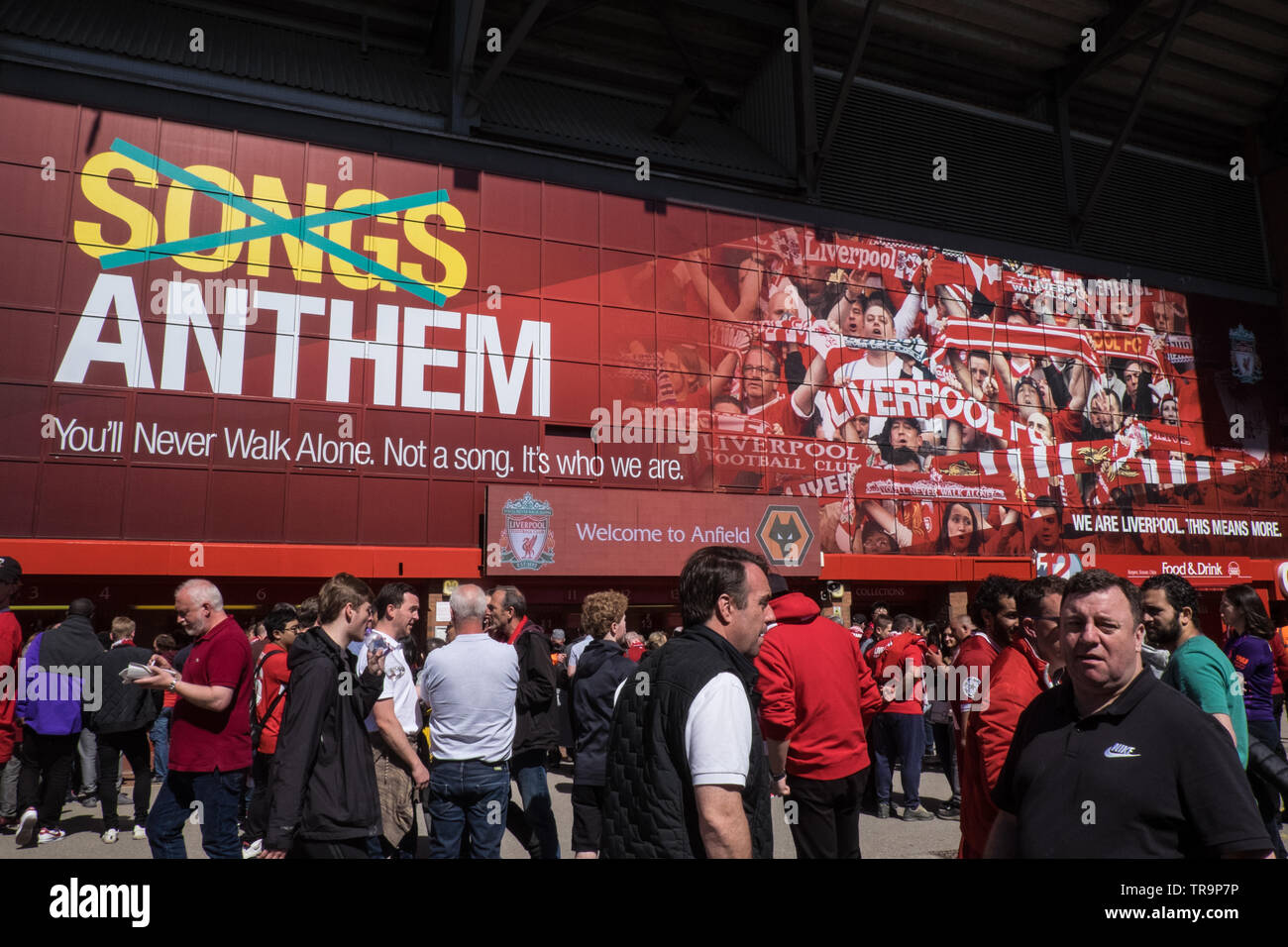 Club songs hi-res stock photography and images - Alamy