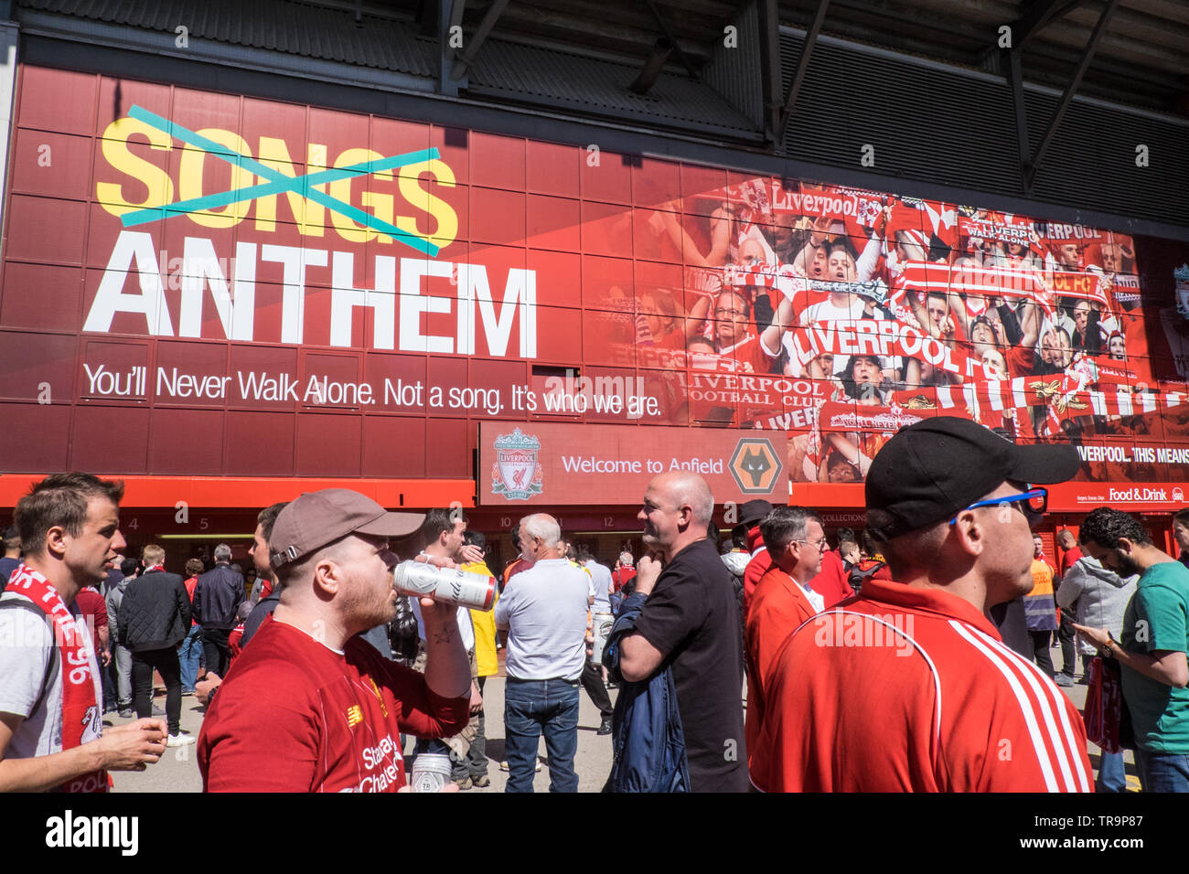 Anfield fans premier league hi-res stock photography and images - Alamy