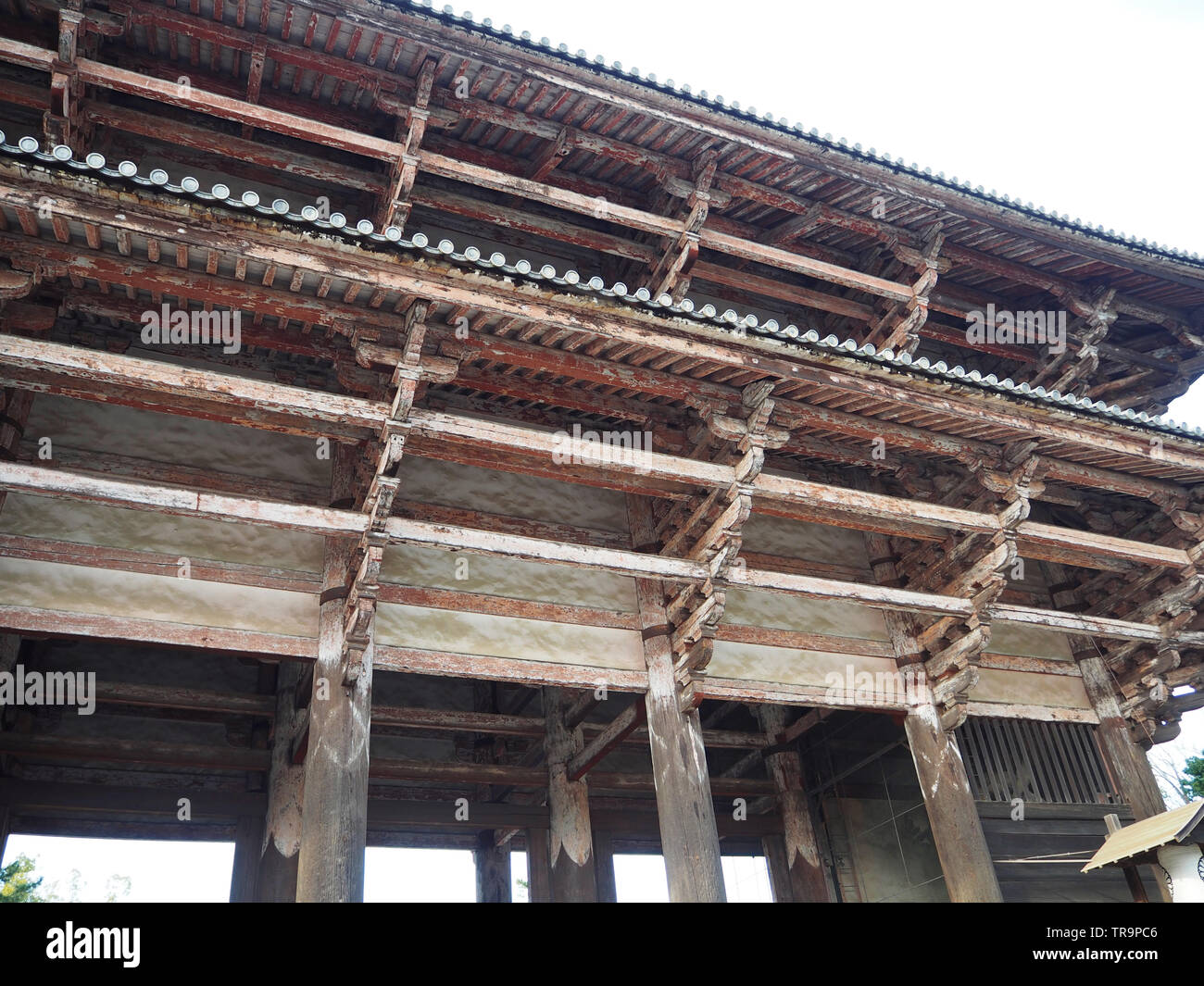 Nandaimon wood Gate of Todaiji Stock Photo - Alamy