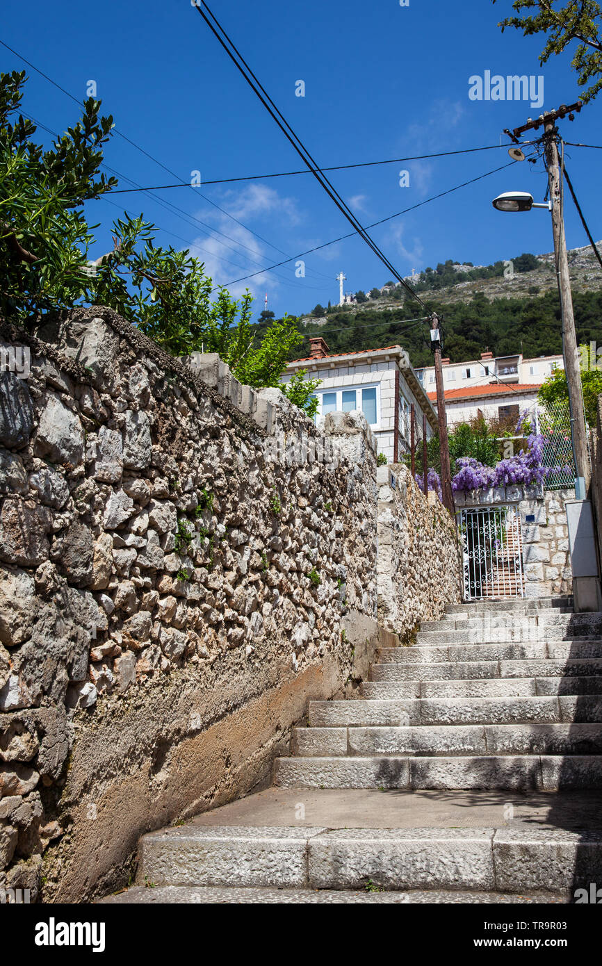 The beautiful steepy alleys of Dubrovnik city Stock Photo - Alamy