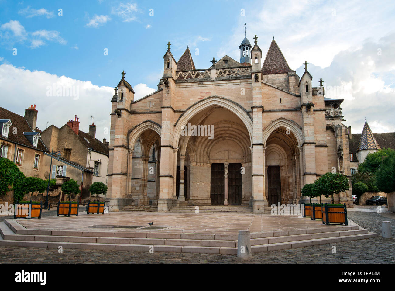 Collegiale Notre Dame in Beaune is a canonical collection dating from ...