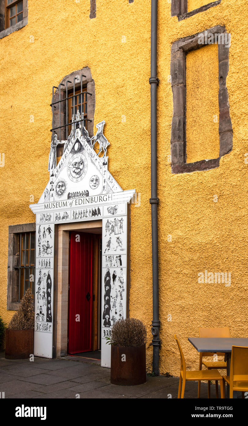 Side entrance to the Museum of Ednburgh in the 16th century Huntly ...