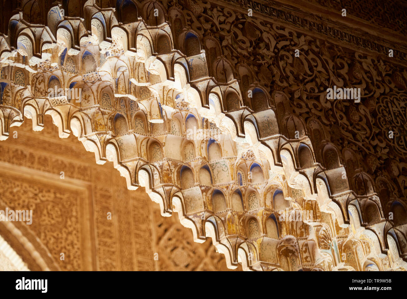 Detailed archways hi-res stock photography and images - Alamy