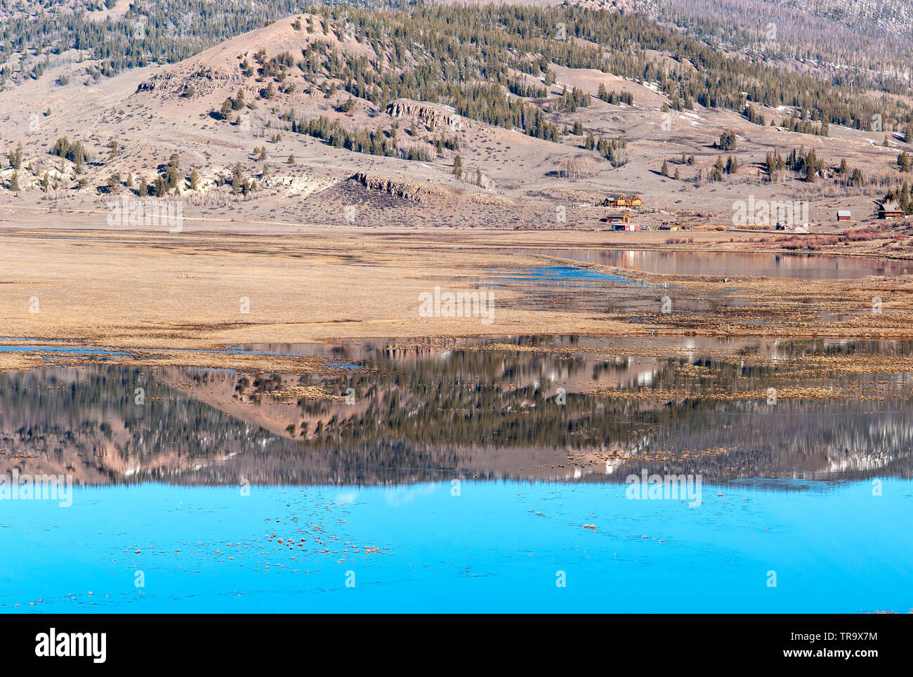 LAKE WITH REFLECTION ROCKY MOUNTAINS COLORADO Stock Photo - Alamy