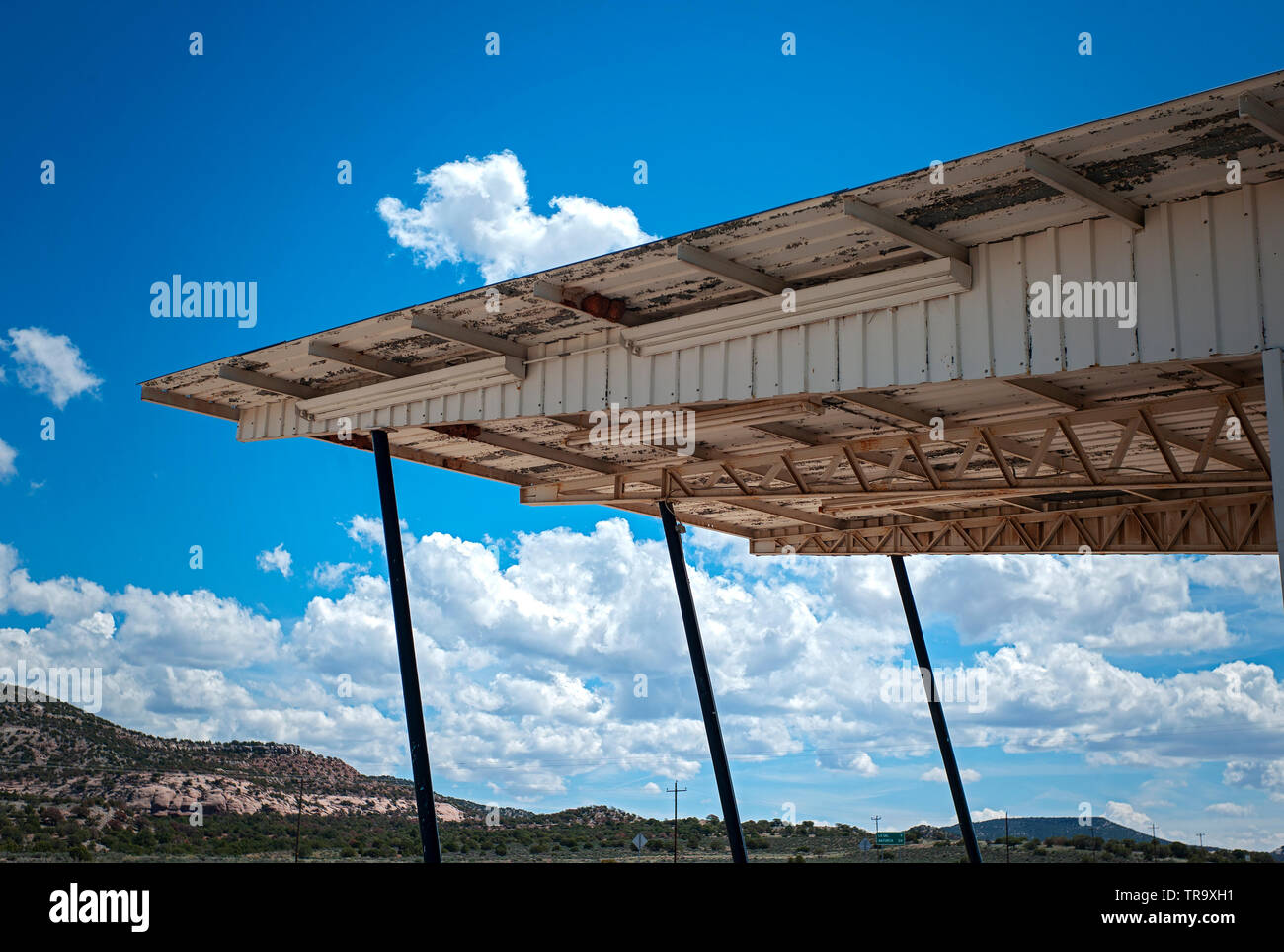 1950 service station hi-res stock photography and images - Alamy