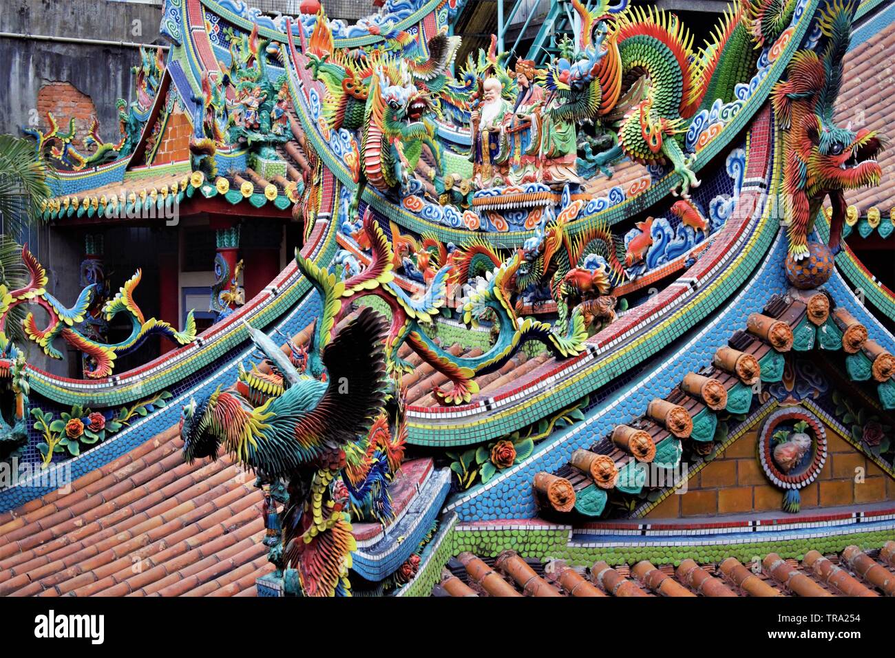Colourful taiwanese temple roof hi-res stock photography and images - Alamy