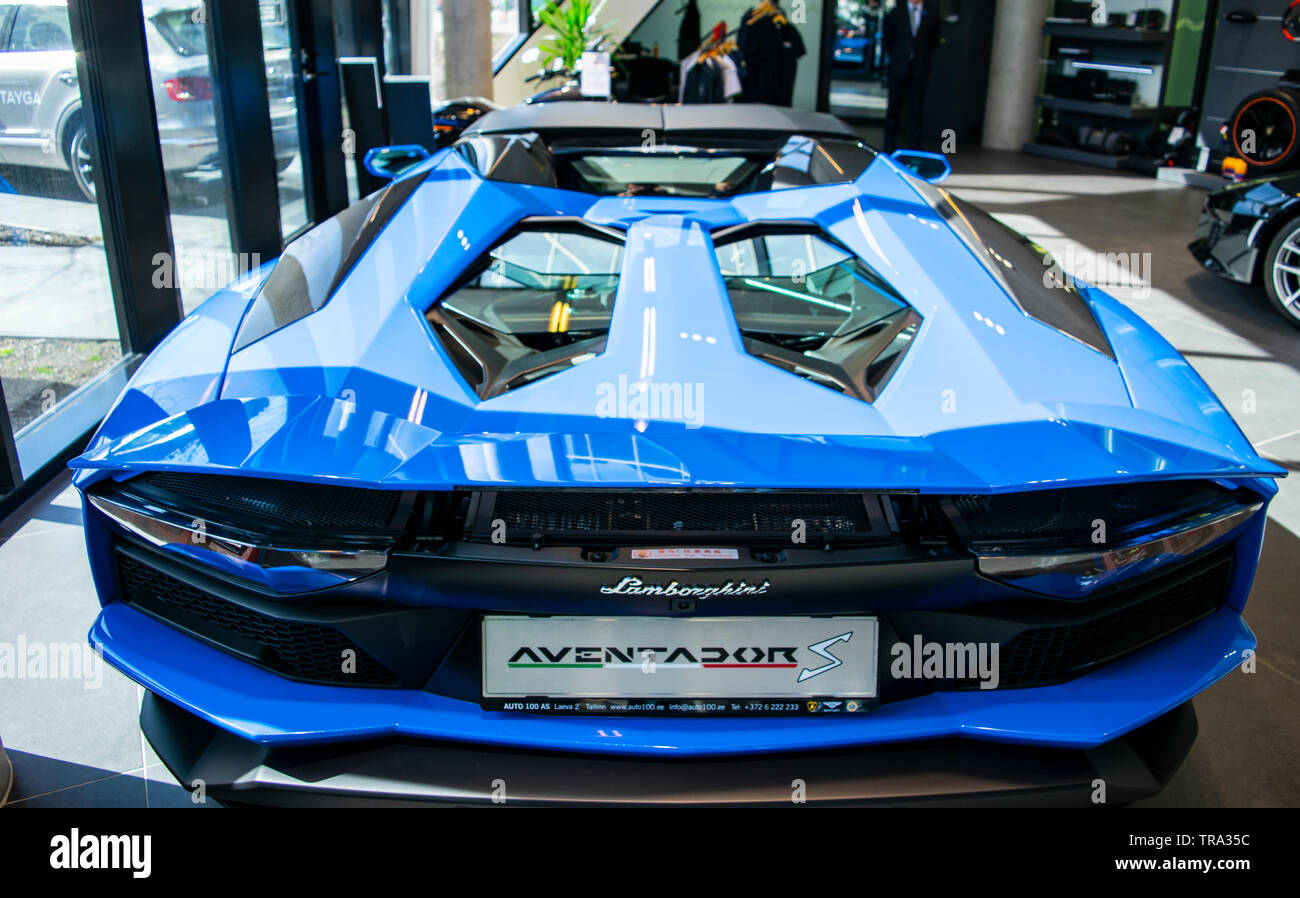 Lamborghini aventador svj hi-res stock photography and images - Alamy
