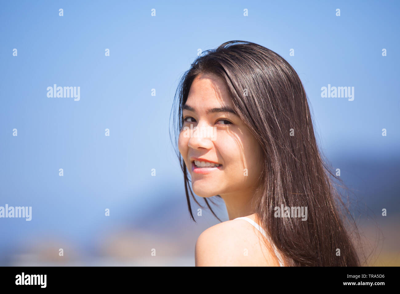 Caucasian teen girl looking back at camera hi-res stock photography and ...