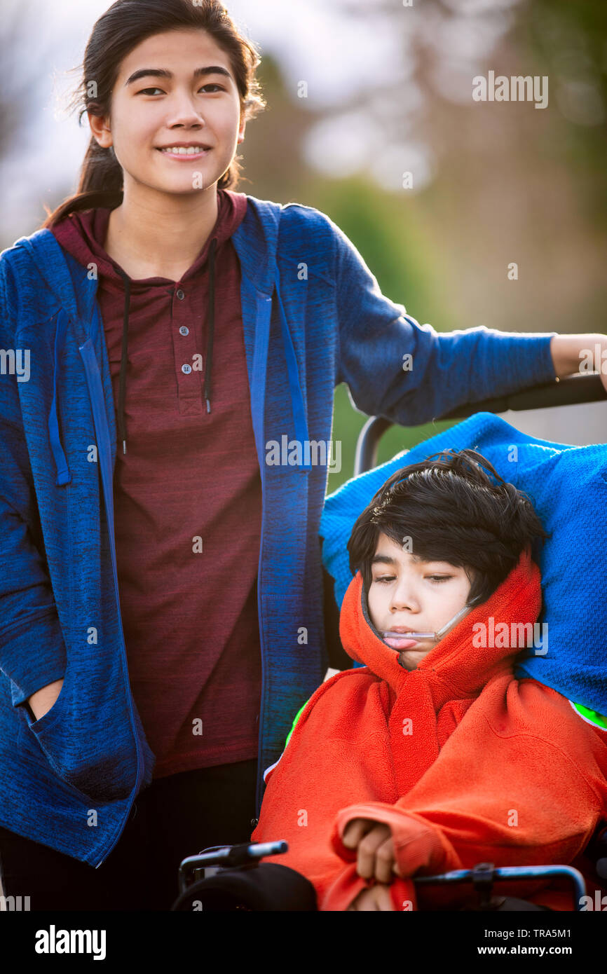 Big sister little brother hi-res stock photography and images - Alamy