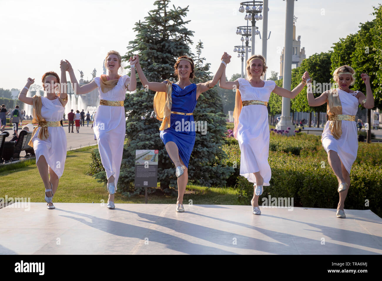 Greek dancing sirtaki hi-res stock photography and images - Alamy