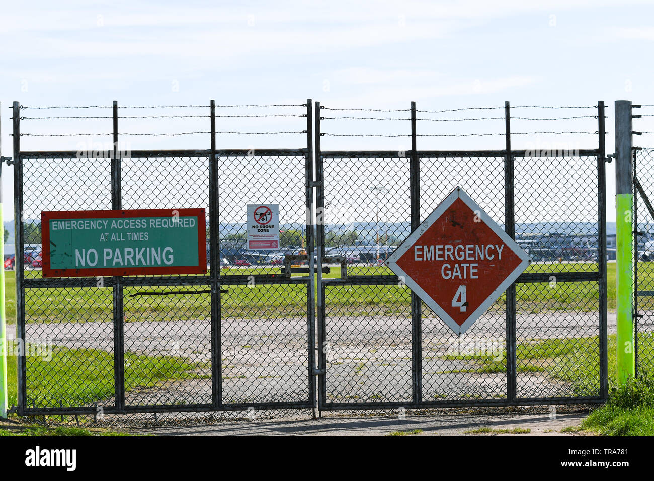 Emergency parking hi-res stock photography and images - Alamy