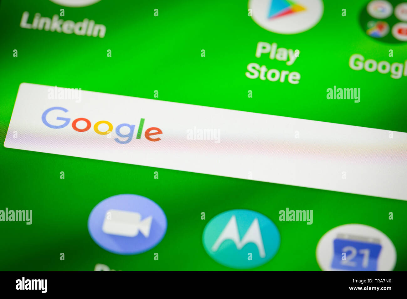 Google logo icon on mobile phone screen Stock Photo - Alamy
