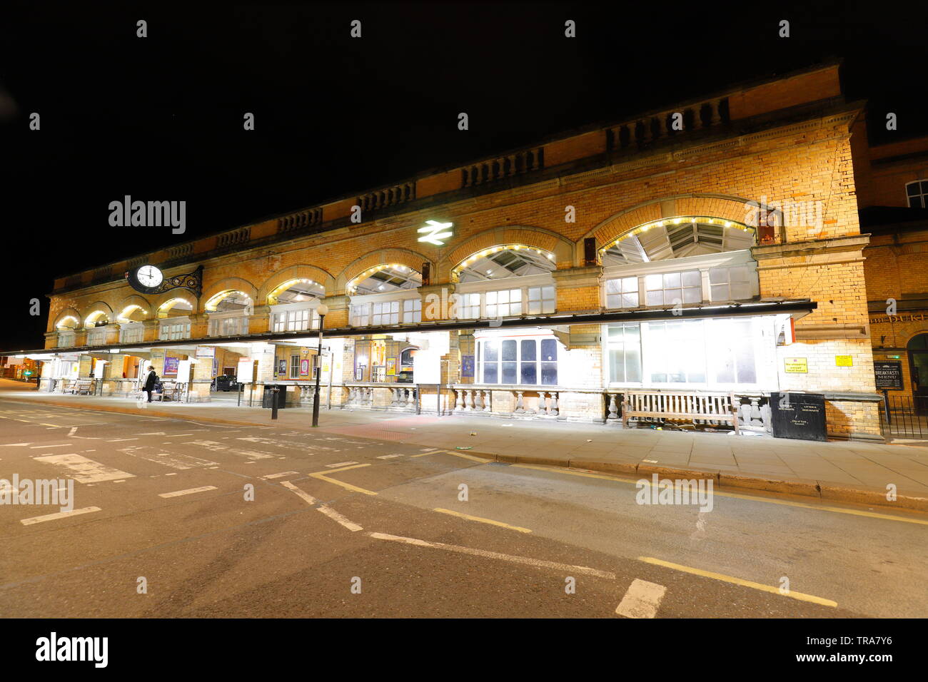 York station uk exterior hi-res stock photography and images - Alamy