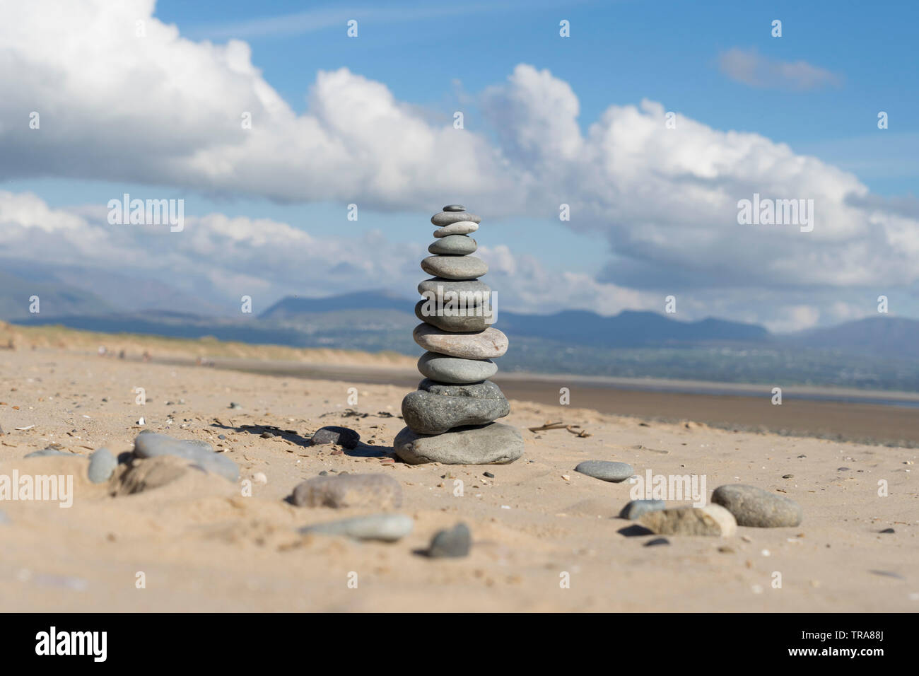 Stone stack beach hi-res stock photography and images - Alamy