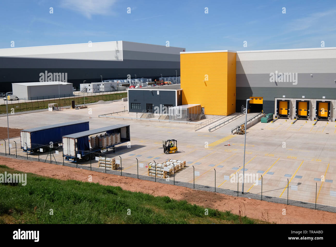 Amazon east midlands gateway hi-res stock photography and images - Alamy