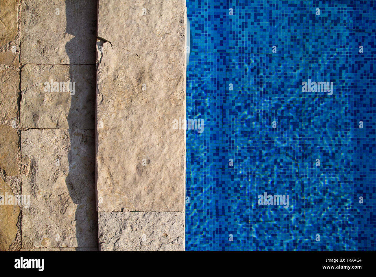 Blue ripped water in swimming pool in tropical resort with edge of ...