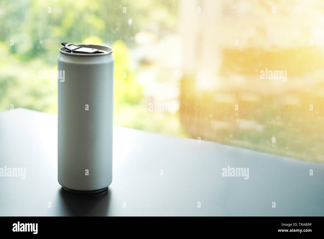 White can, ideal for water, beer, lager, alcohol, soft drinks, soda ...