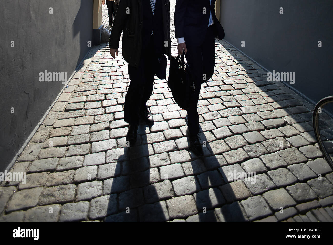 Men in suits shadow hi-res stock photography and images - Alamy