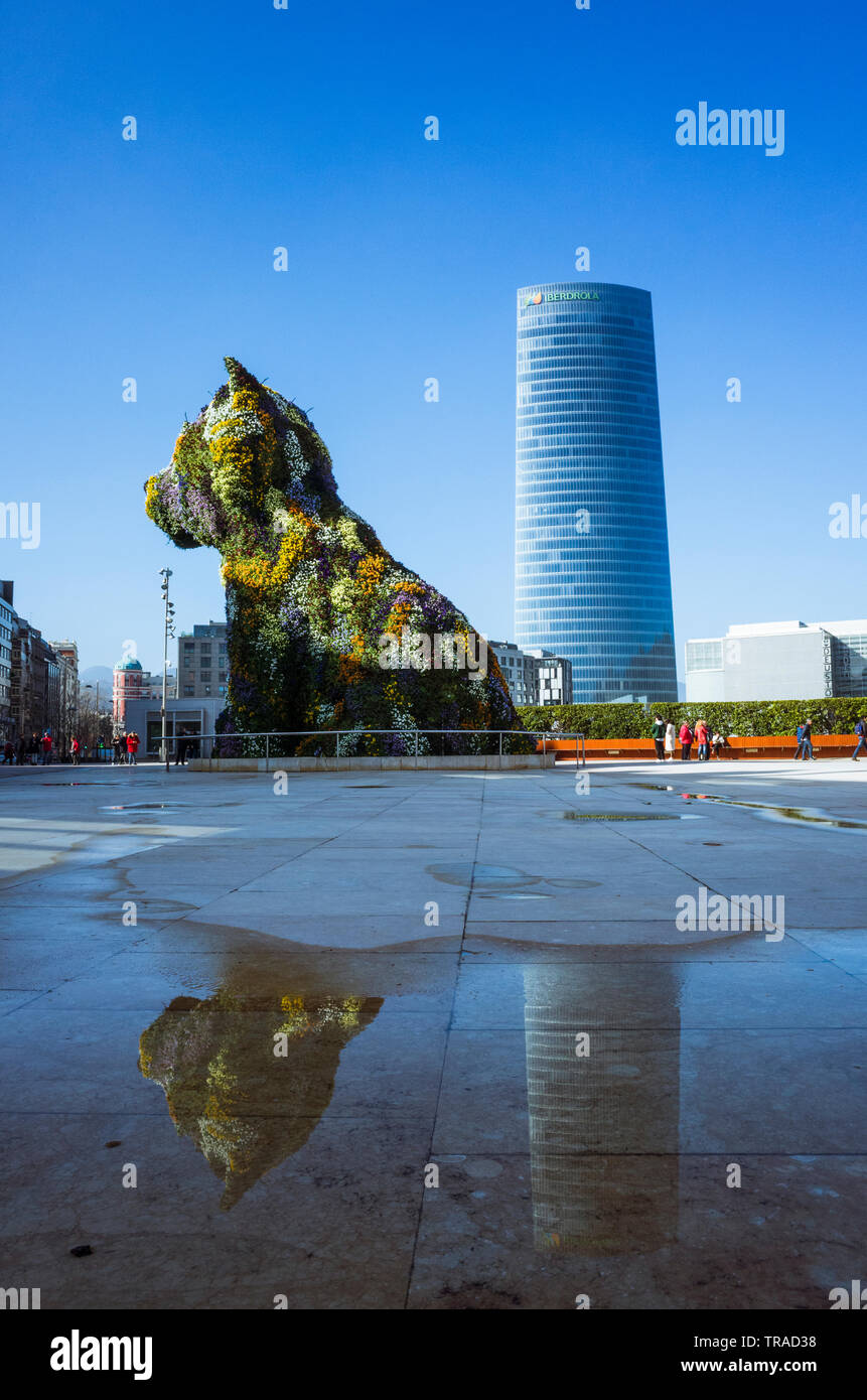 Bilbao, Biscay, Basque Country, Spain : Puppy (1992) topiary artwork by ...