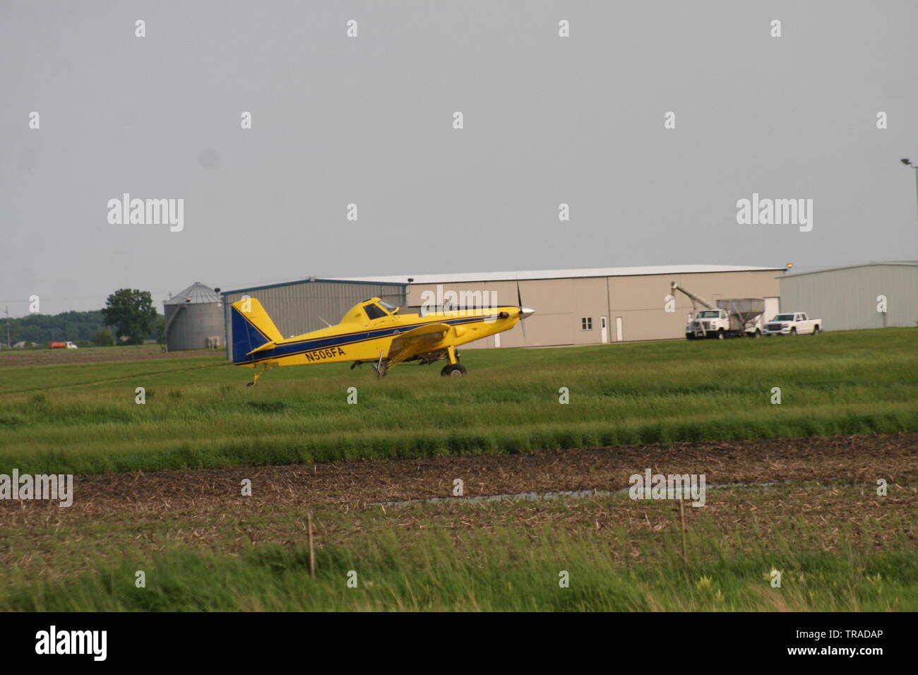 Barn plane hi-res stock photography and images - Alamy