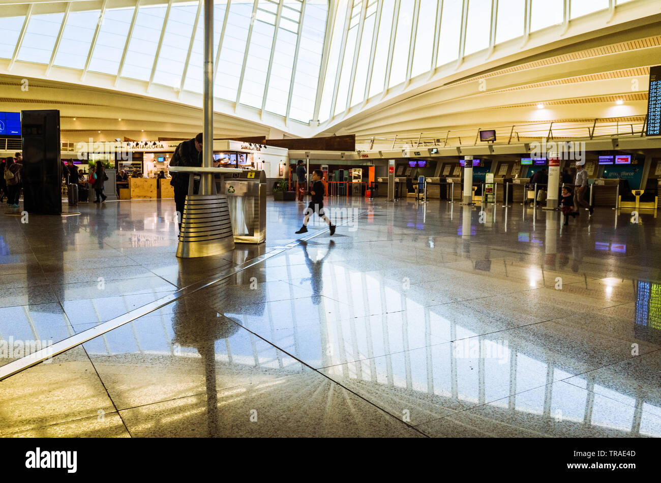 Bilbao, Biscay, Basque Country, Spain : A child runs inside the Bilbao ...