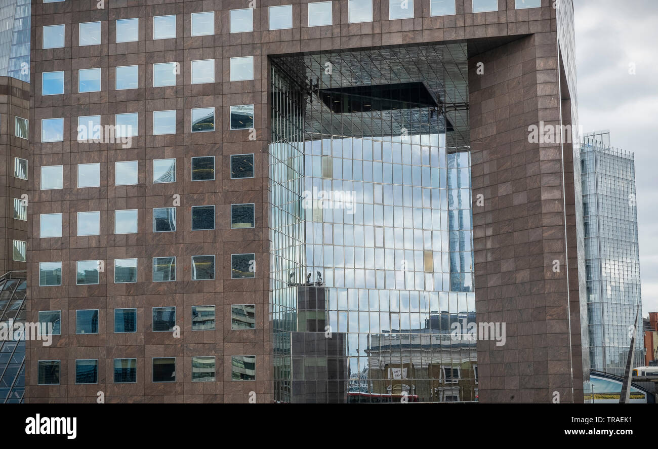 Reflections london window hi-res stock photography and images - Alamy