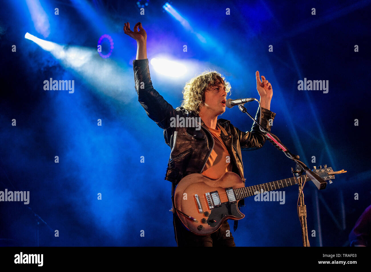Lead singer and guitarist of Razorlight Johnny Borrell performing at ...