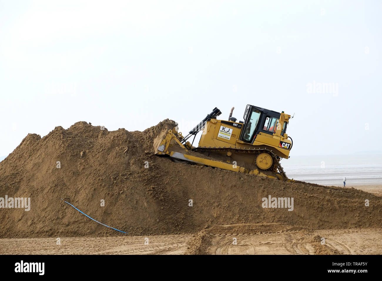 October 2015 - Cat bulldozer forming the sand courses for the beach ...