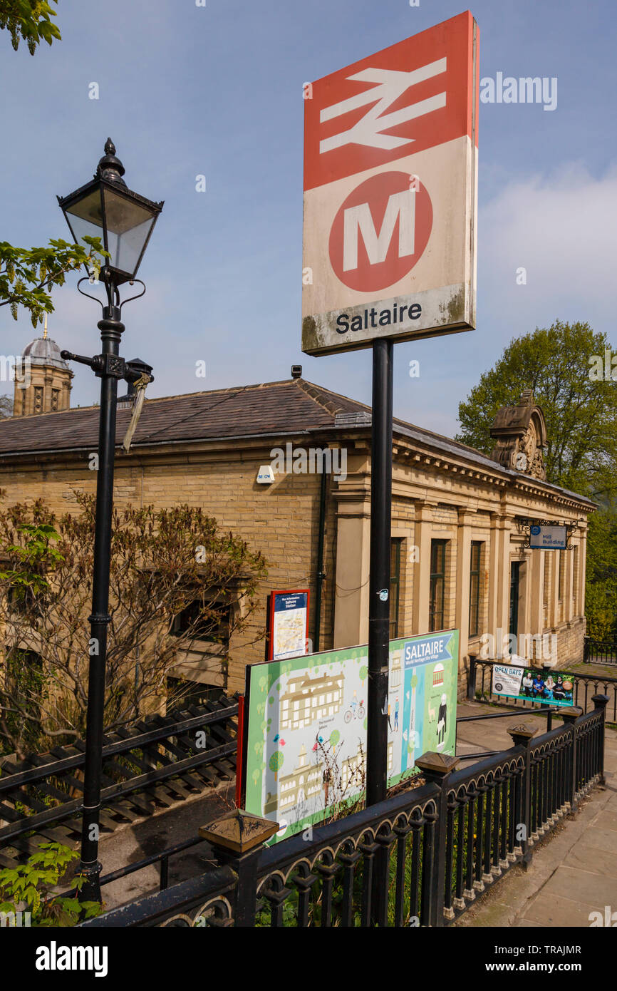 Saltaire railway station hi-res stock photography and images - Alamy