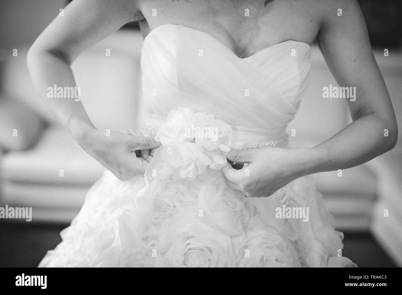 The bride is getting ready for her wedding Stock Photo - Alamy