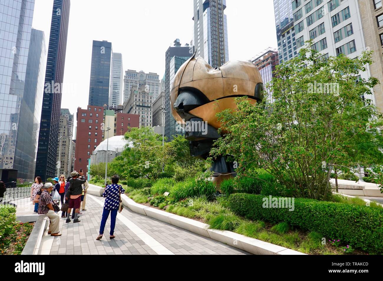 Fritz koenig sphere hi-res stock photography and images - Alamy